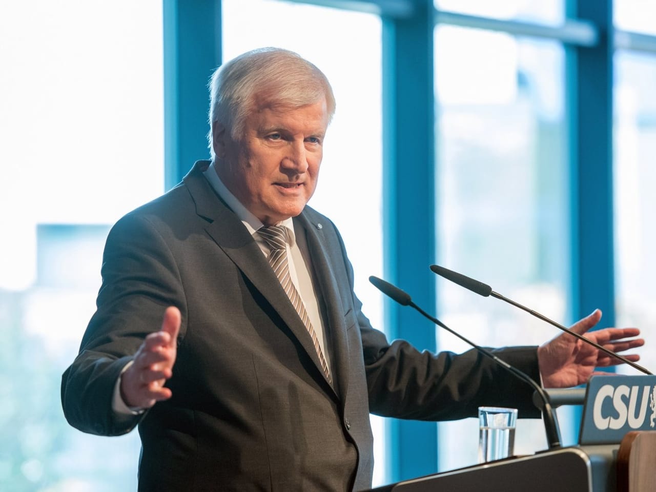 Vierte Amtszeit - Merkel als Bundeskanzlerin wiedergewählt - News - SRF