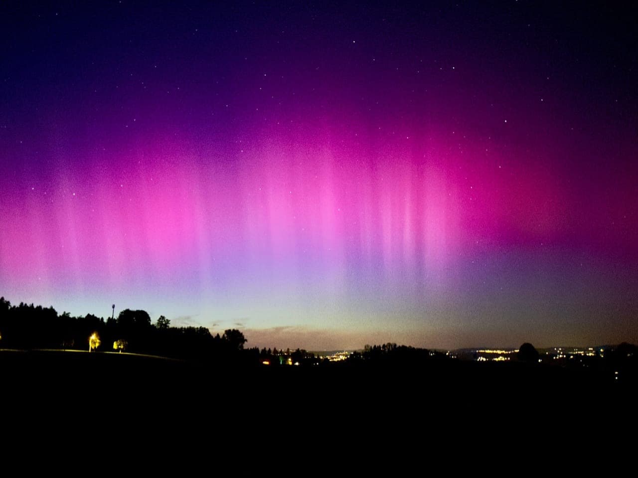 Die neusten #SRFMeteoBilder - Magische Polarlichter – grosses Spektakel über der Schweiz - Meteo ...