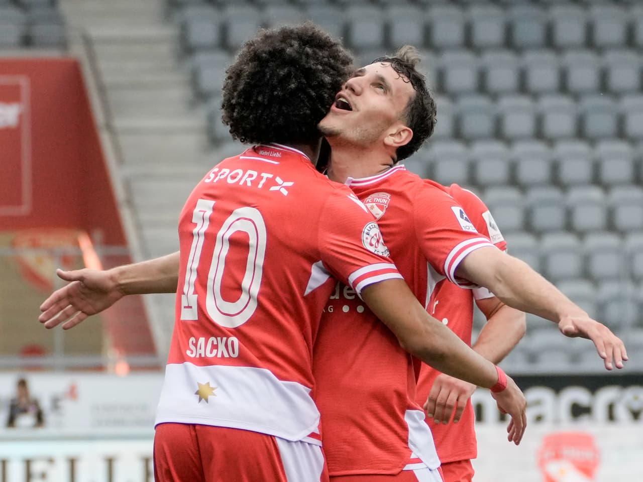 Schweizer Fussball-News - Thun bleibt an Sion dran – Carouge steigt in ...