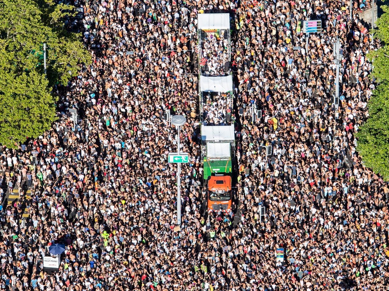 Street Parade 2018 - Eine Million Raver tanzen durch Zürich - News - SRF