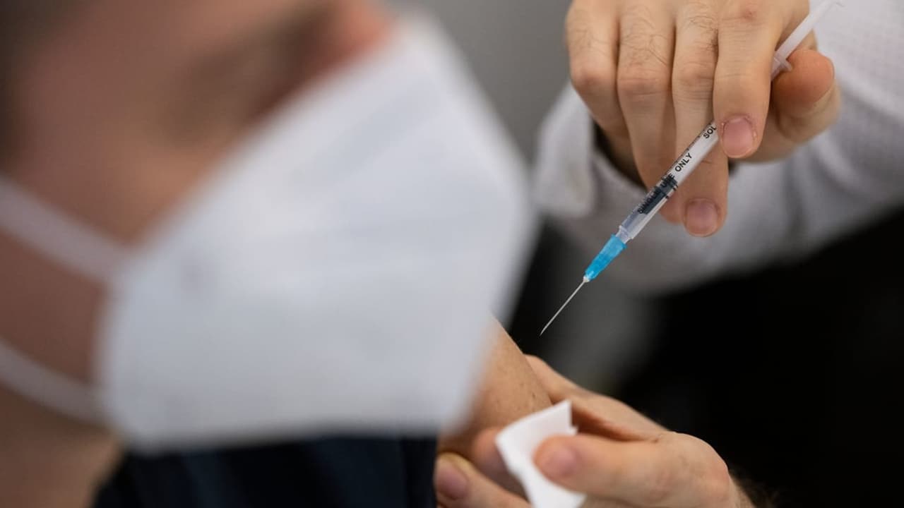 Mit Spray gegen Corona? - Virologe Volker Thiel: «Ich blicke ...
