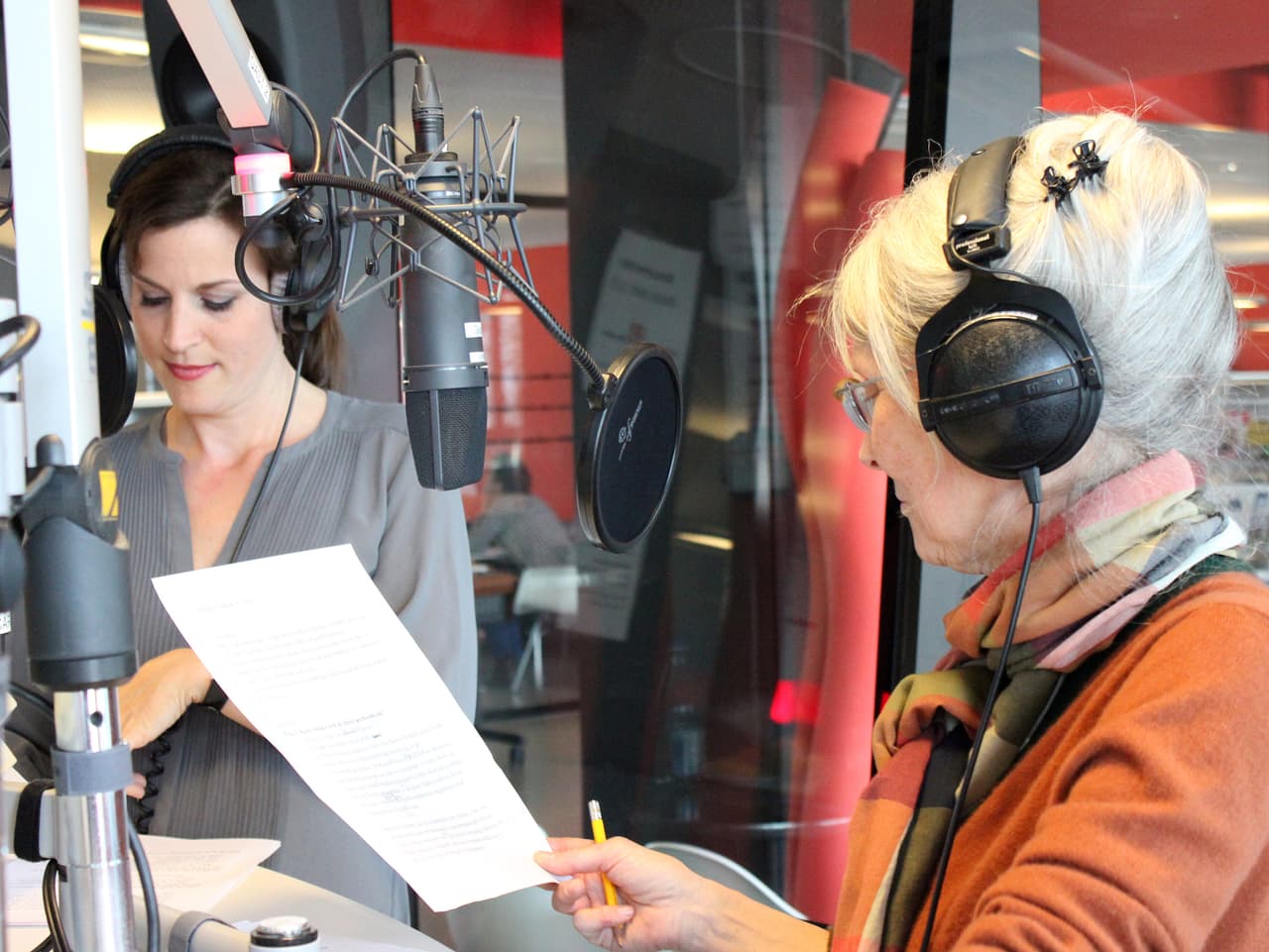 Radio SRF 1 - Eine «Tagesschau»-Moderatorin im Radiostudio - Radio SRF ...