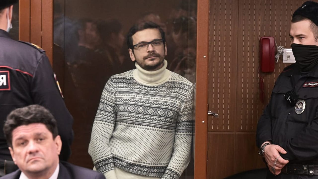 Urteil in Moskau - Kremlkritiker Ilja Jaschin zu langer Haftstrafe ...