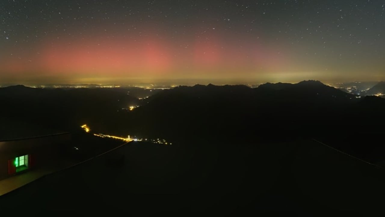 Bunter Nachthimmel - Polarlichter über der Schweiz – die eindrücklichsten Impressionen - News - SRF
