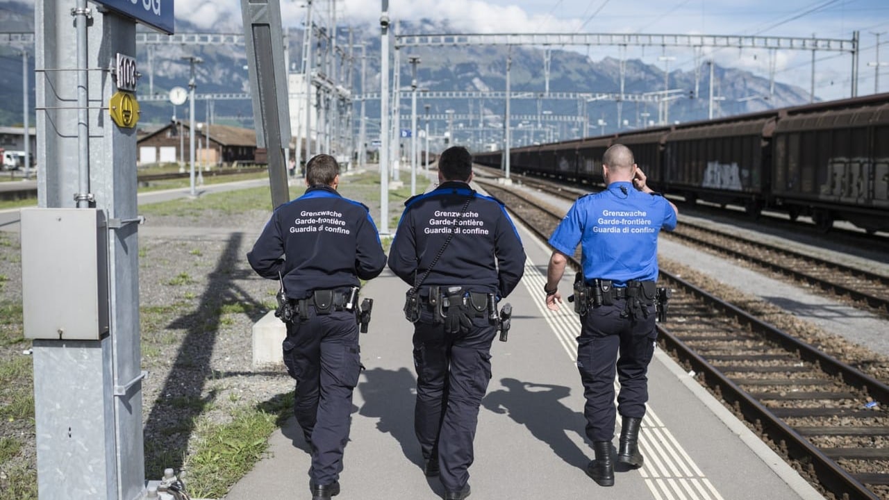 Wiederaufleben der Balkanroute - Schleust Serbien bewusst Migranten ...