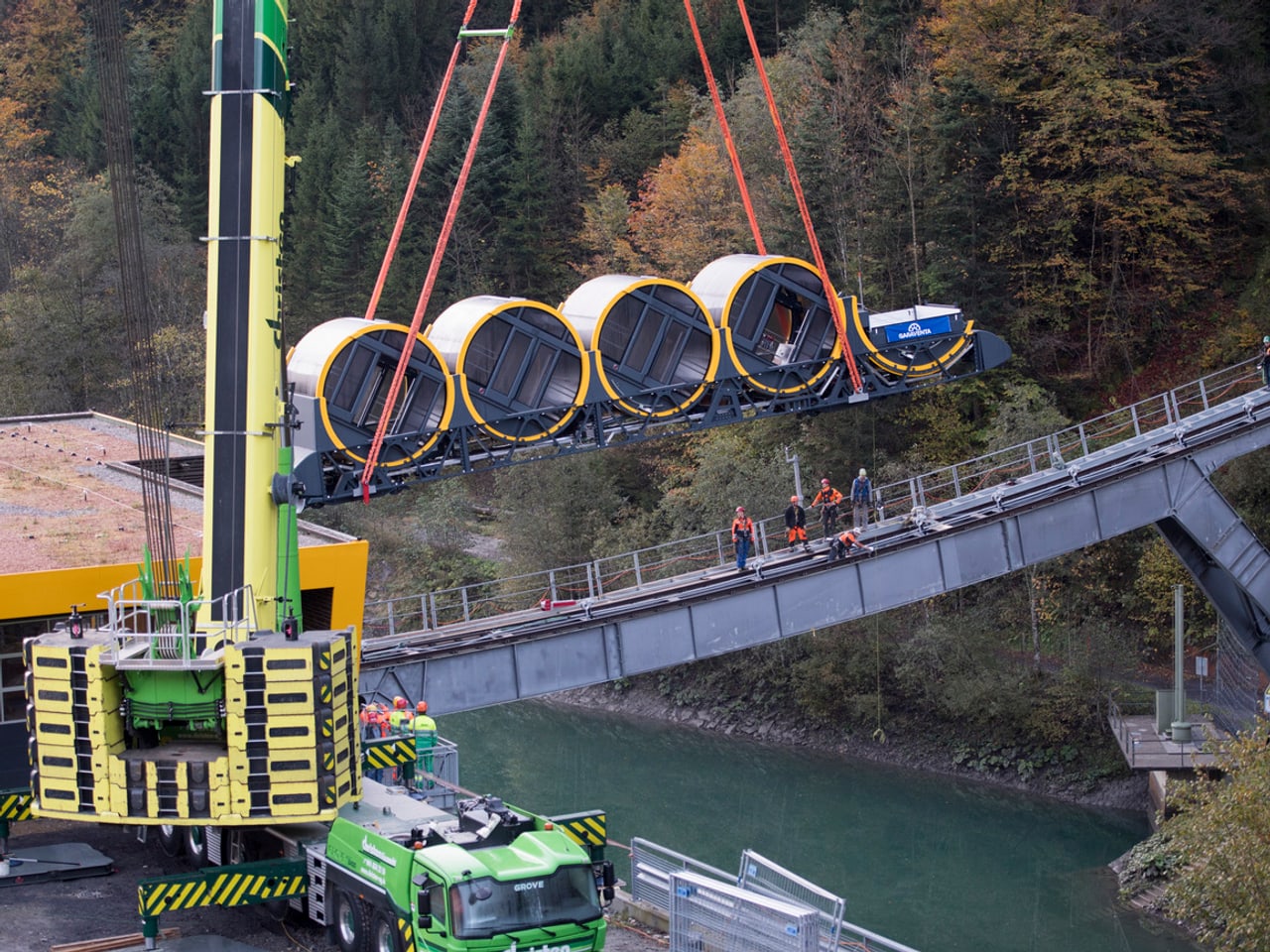 Steilste Bahn der Welt - Der erste Wagen der Stoosbahn steht in der ...