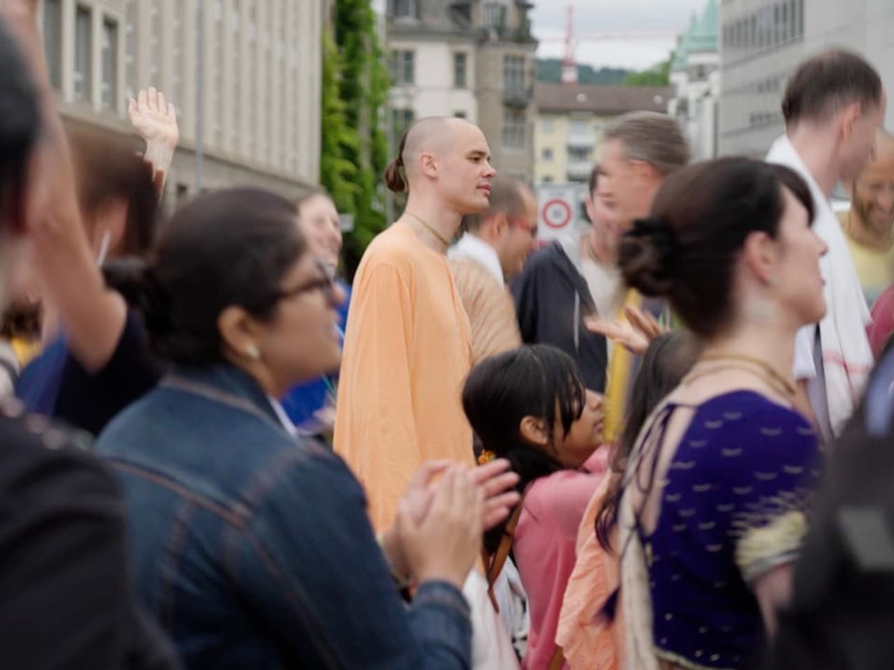 Hare-Krishna-Mönch Damodar: Deshalb lebt der Schweizer im Tempel - News ...