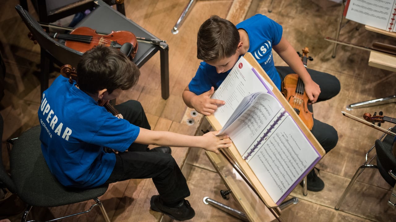 Gemeinsam musizieren - Superar: Die etwas andere Musikschule macht ...