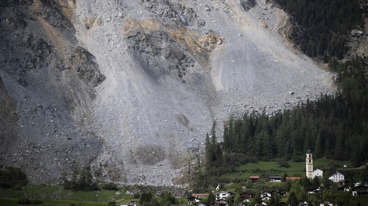 Bedrohtes Bündner Dorf - So könnte der Bergsturz bei Brienz (GR ...