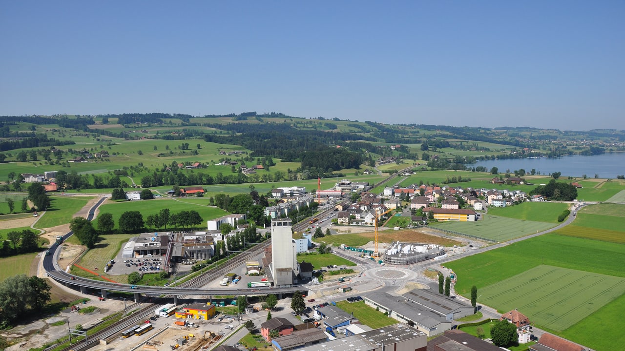 Zentralschweiz - Neue Umfahrungsstrasse in Sempach Station wird ...