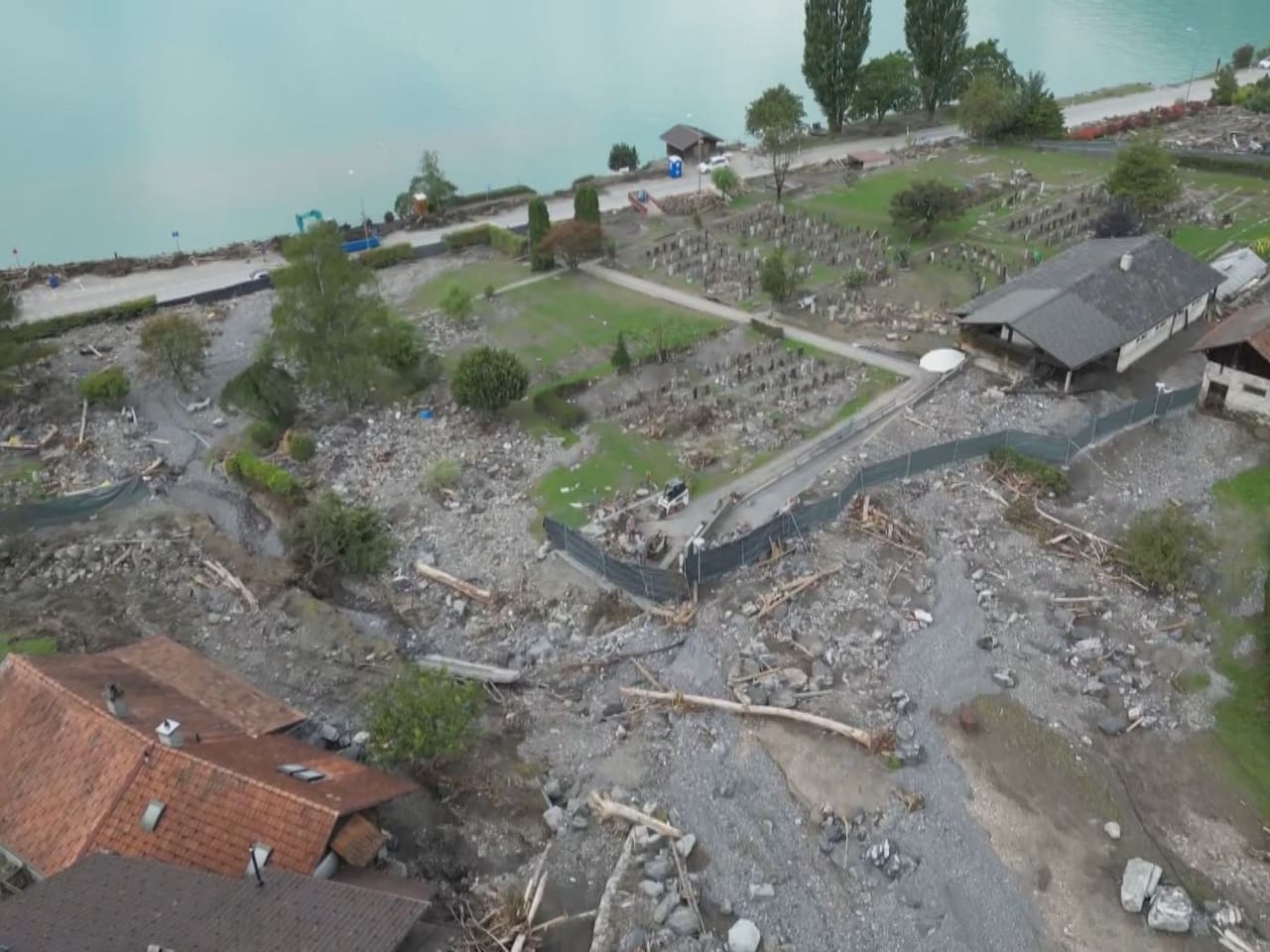 Friedhof in Brienz BE zerstört: Zahlreiche Gräber weggeschwemmt - News ...