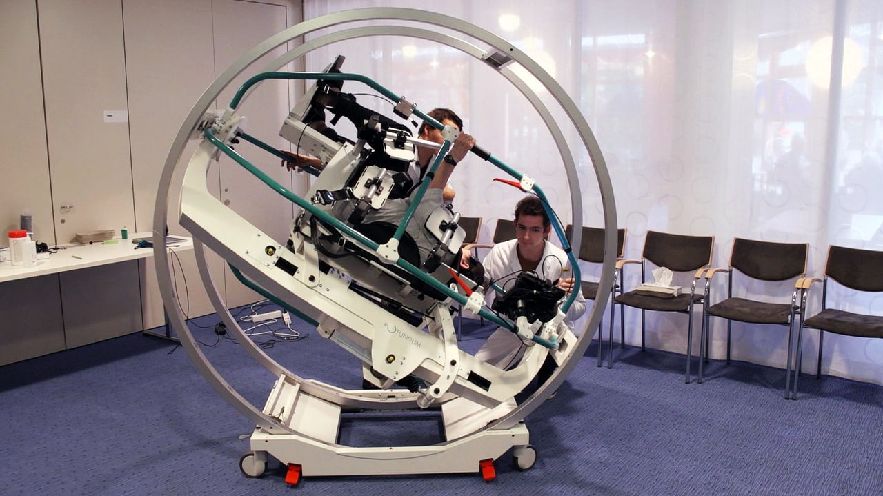 Kopfüber zur Heilung - Drehend dem Schwindel auf der Spur - Wissen - SRF