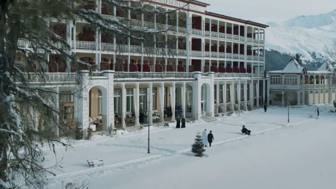 SRF-Serie «Davos 1917» - Regisseur Mack: «Es ist eine Art Western mitten in den Alpen» - Kultur ...