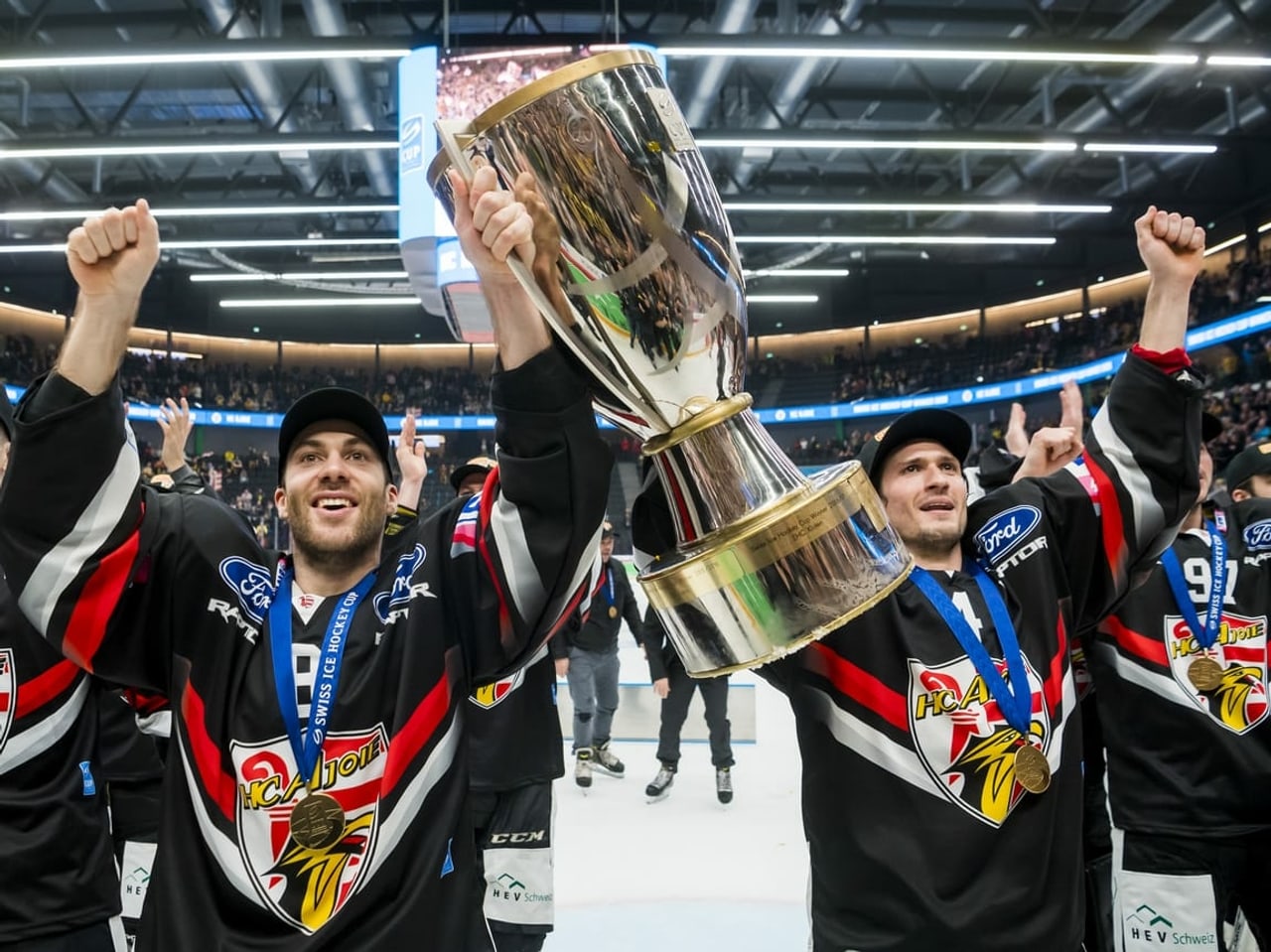 News aus Schweizer Eishockey - Traum-Duo Devos/Hazen bleibt Ajoie ...