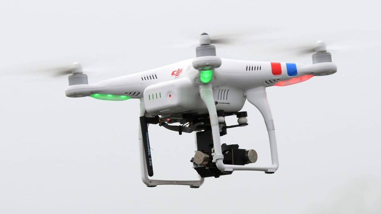 Neue Methoden gegen Raser - Drohnen filmen Raser: Darf die Polizei das ...