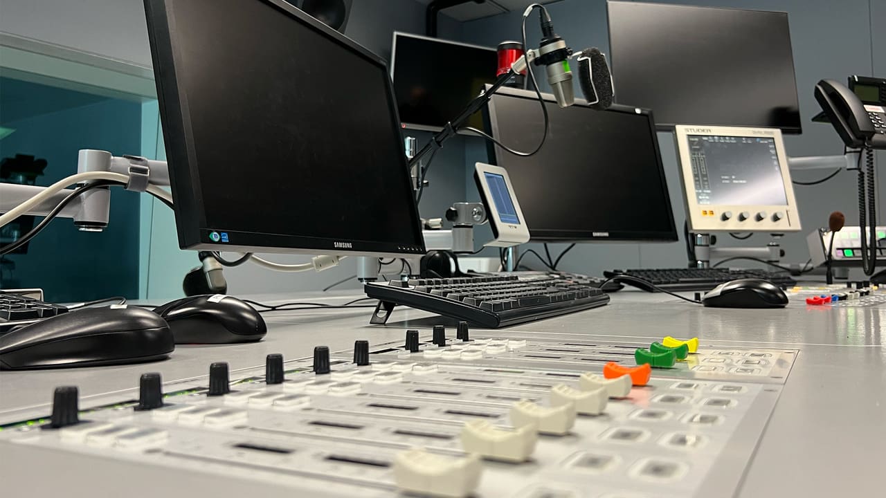 Führungen im Studio Bern - So arbeiten die Radioteams für Hintergrund ...