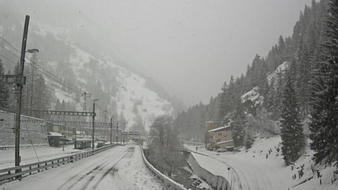 Zu viel Schnee - Autoverlad am Lötschberg bleibt gestört - News - SRF