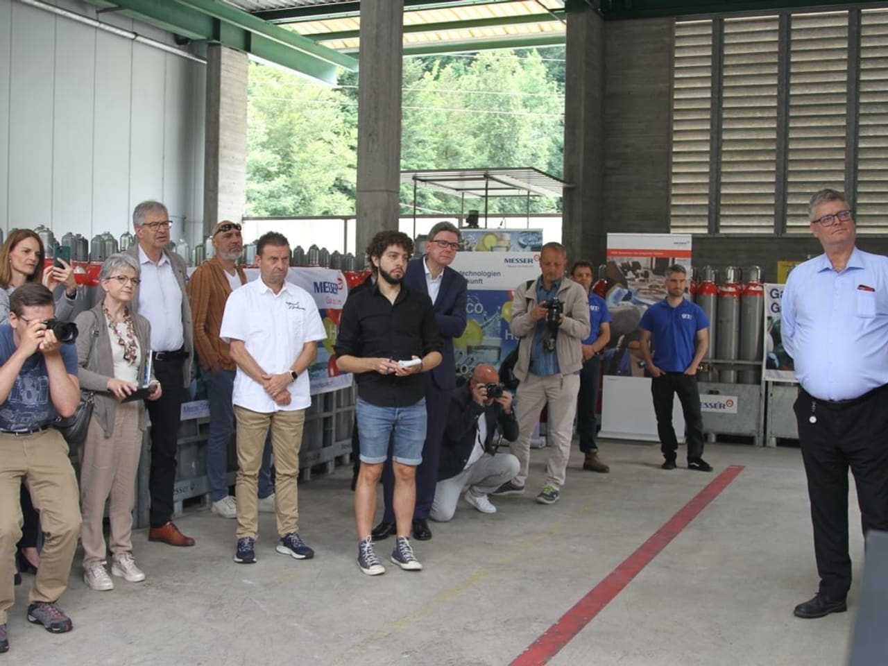 Lenzburg: Firma Messer hat neue Wasserstoff-Tankstelle erfunden - News ...