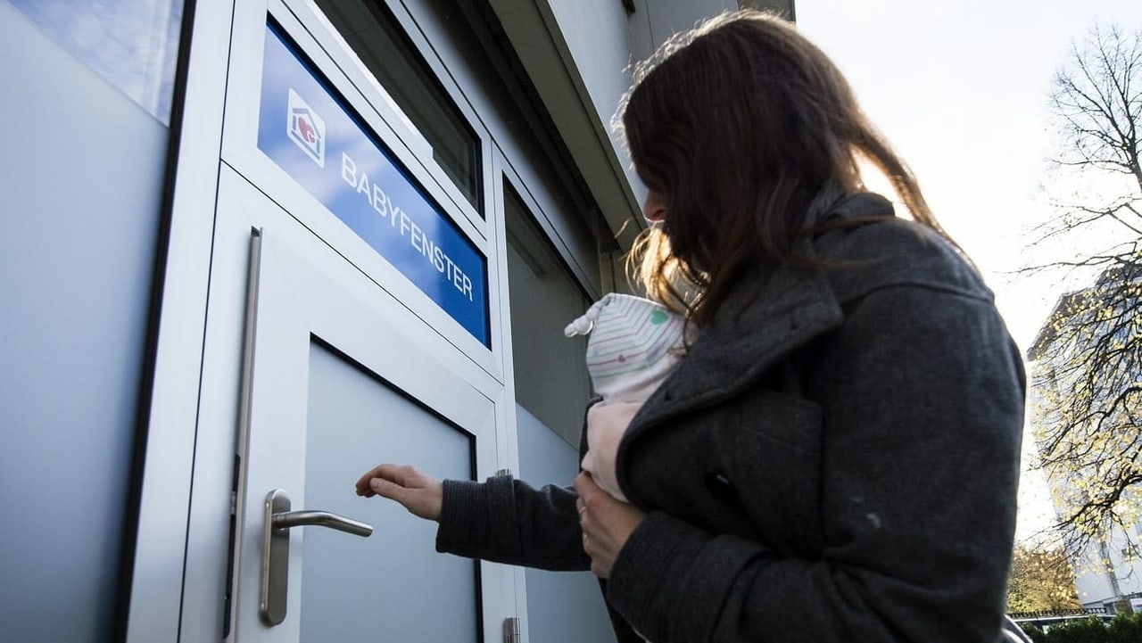 20 Jahre Babyfenster - Wie funktionieren Babyklappen in der Schweiz ...