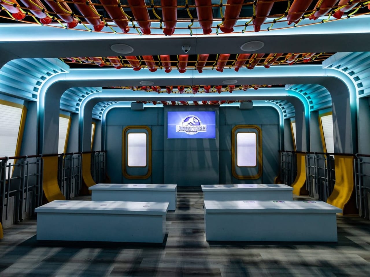 «Jurassic World»-Ausstellung in Basel: einfach nur Plastik-Dinos ...