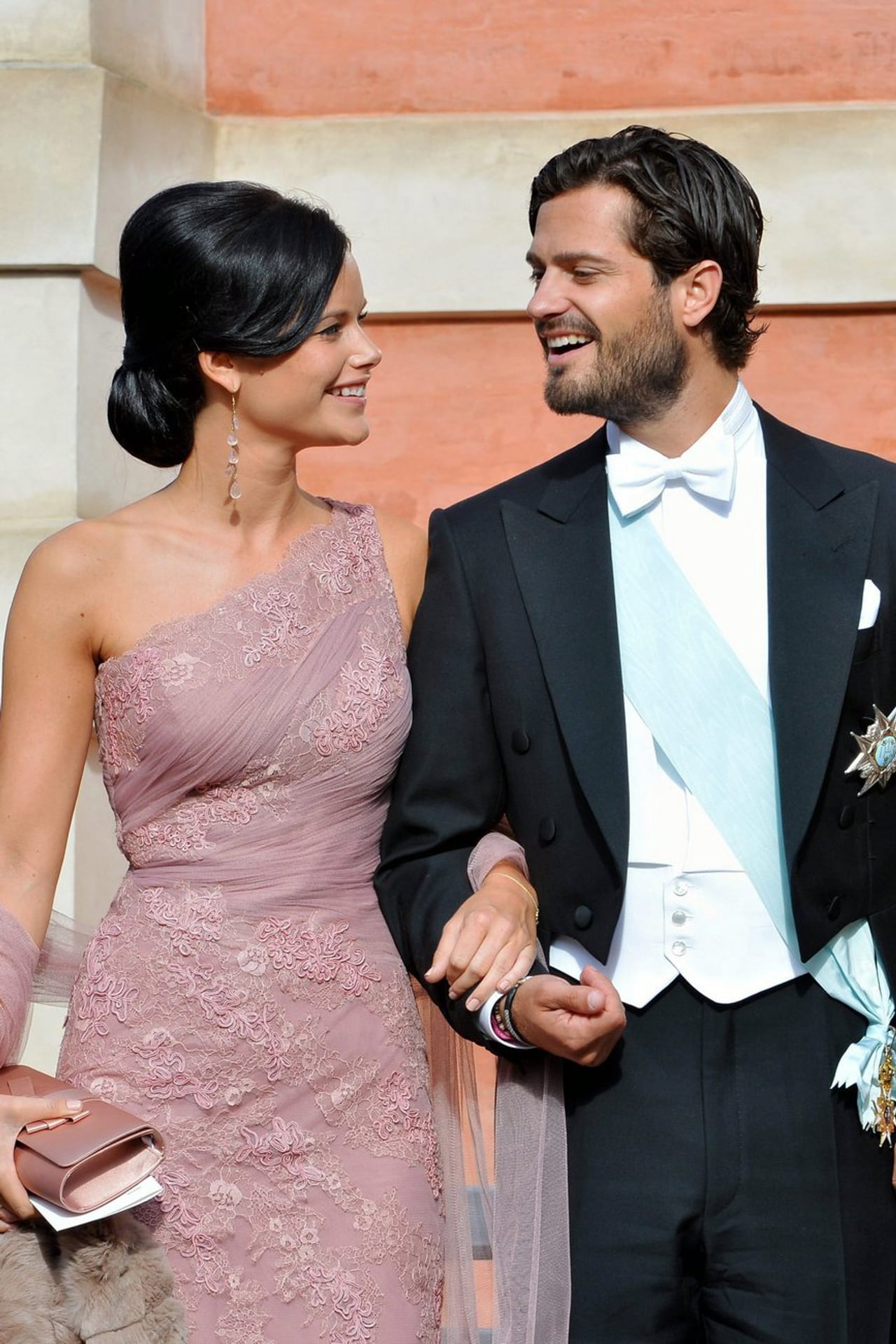 Royal - Geizen mit Reizen: Ex-Bikini-Model Sofia Hellqvist ganz züchtig ...