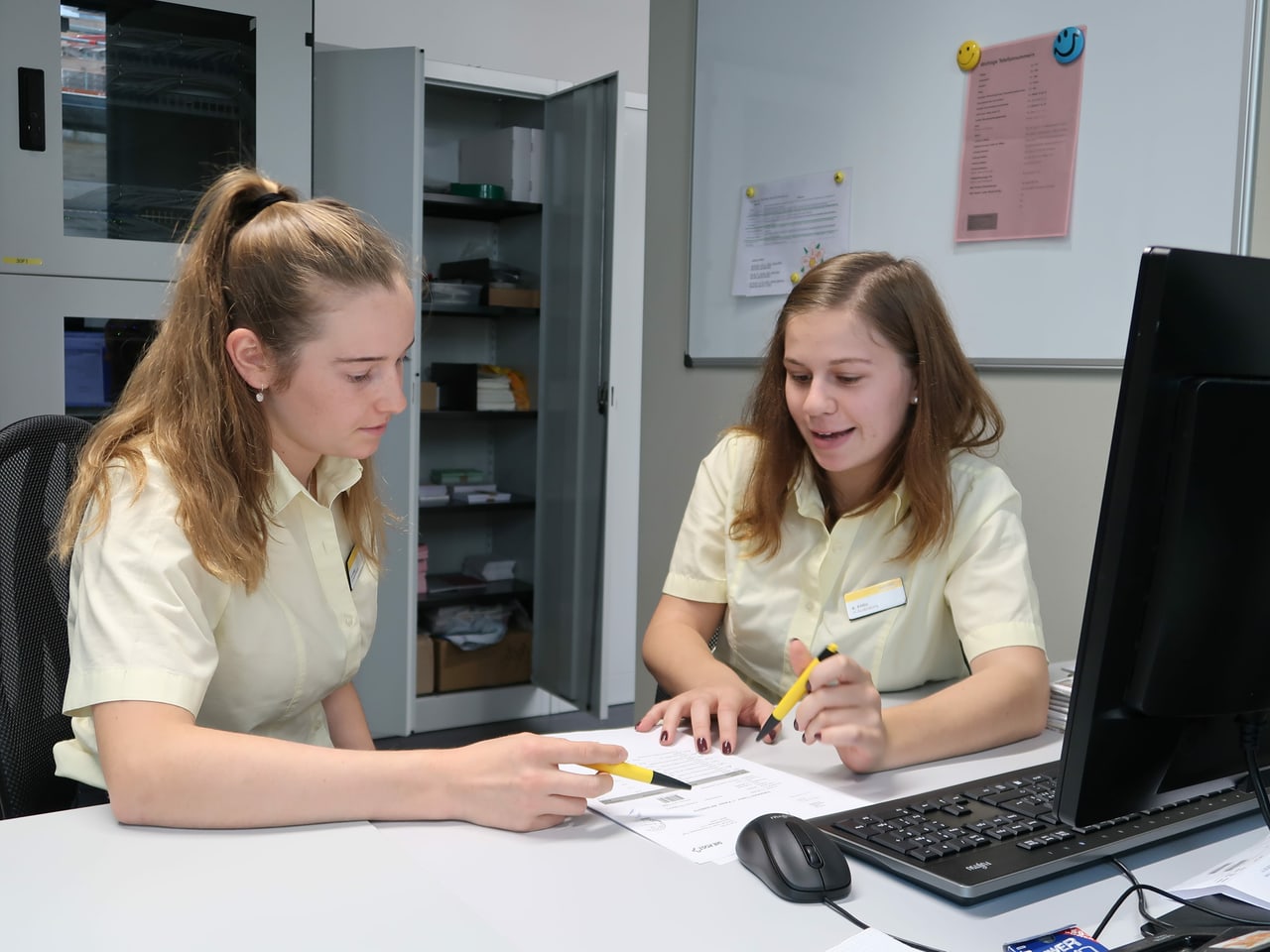 Post - Wo die Lernende bereits Chefin ist - News - SRF