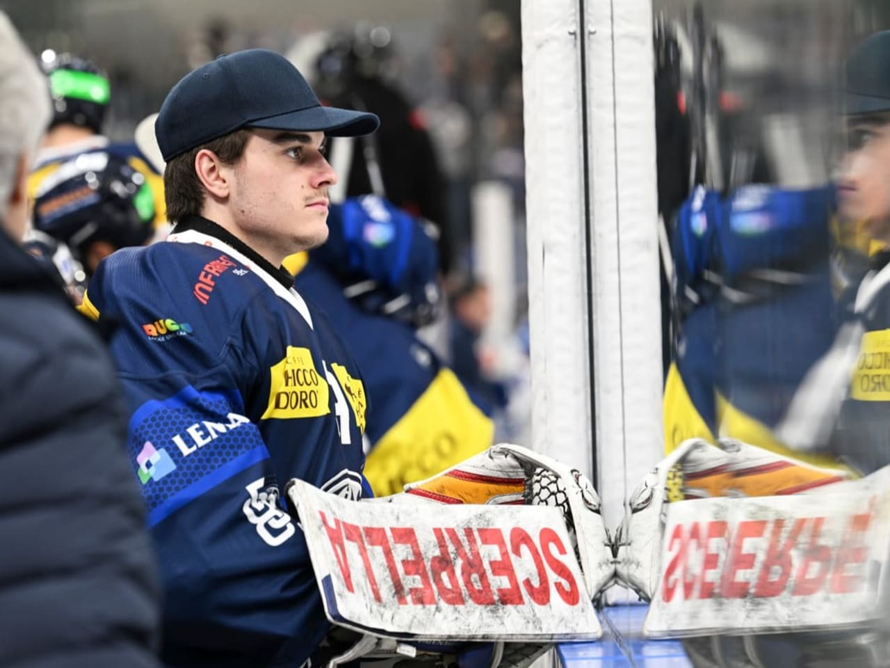 News aus dem Eishockey - Goalie-Talent Patenaude zu Ajoie - Sport - SRF
