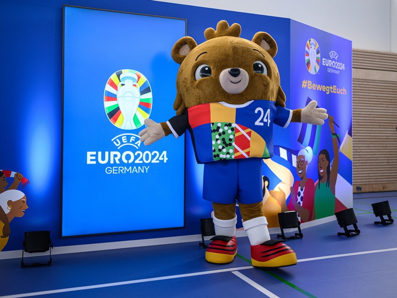 Fussball-News vom Donnerstag - PSG holt Asensio und Skriniar – EM ...