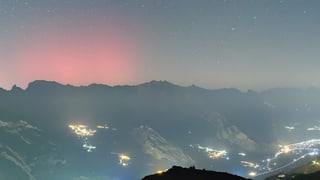 Bunter Nachthimmel - Polarlichter über der Schweiz – die eindrücklichsten Impressionen - News - SRF