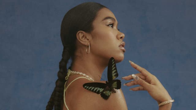 Amber Mark beindruckt mit Debut-Album «Three Dimensions Deep» - Black ...