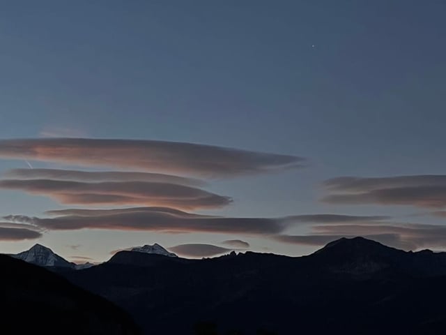 Lenticularis Wolken - Ufo Alarm heute Morgen über den Alpen - Meteo - SRF