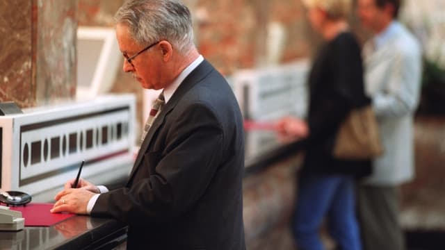 Gebühren am Bankschalter - «Kleine Kunden sind für Banken nicht ...