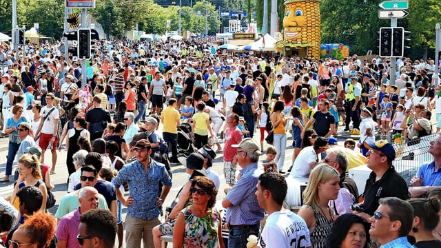 Zürich Schaffhausen - Menschenmassen als grosse Herausforderung - News ...