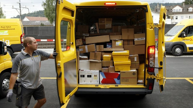 Wirtschaft - Post lieferte so viele Pakete wie nie zuvor - News - SRF