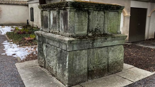 Der Nazi-Stein - Ein Nazi-Denkmal steht mitten in Chur - News - SRF