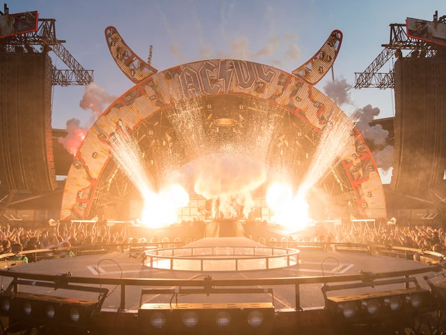 Panorama - AC/DC: Die Zahlen zum Mega-Event - News - SRF