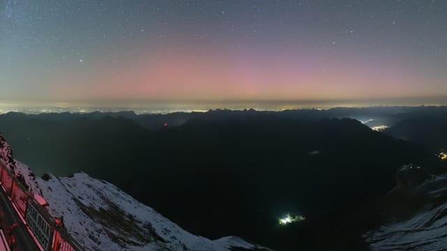 Bunter Nachthimmel - Polarlichter über der Schweiz – die eindrücklichsten Impressionen - News - SRF