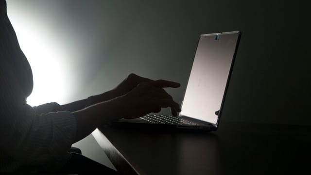 Sextortion Fall Minderjährige Mädchen Mit Nacktfotos Erpresst News