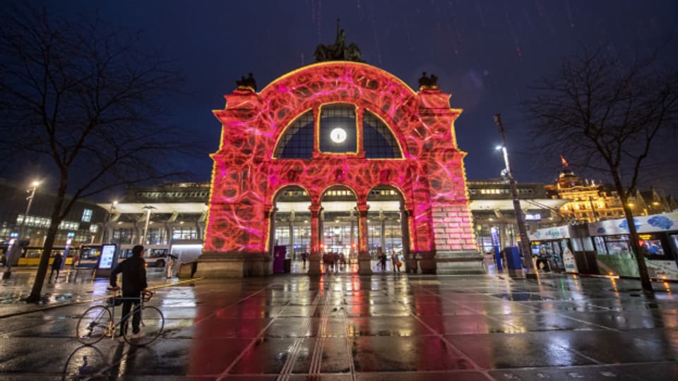 Lichtfestival Luzern hat mehr Publikum angezogen - Regionaljournal ...
