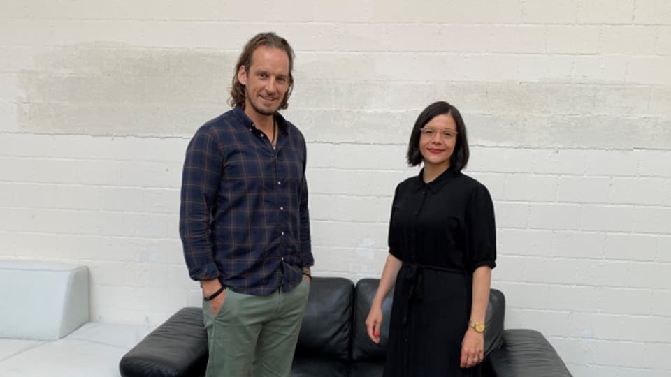 Autorin Tanja Kummer und Eishockey-Nati-Trainer Patrick Fischer ...