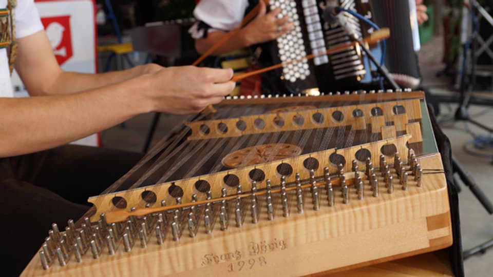 Das Hackbrett in der Schweizer Volksmusik - Musikwelle Magazin - SRF