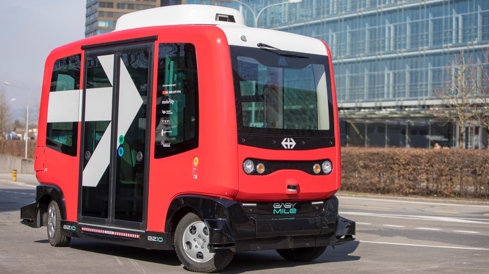 Selbstfahrender Bus - Erste Testfahrten mit Shuttle-Bus in der Stadt ...