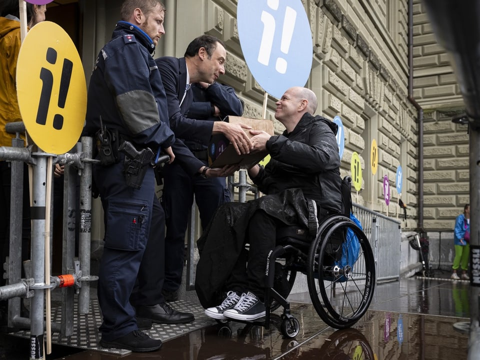 Inklusionsinitiative bei der Bundeskanzlei eingereicht - News - SRF