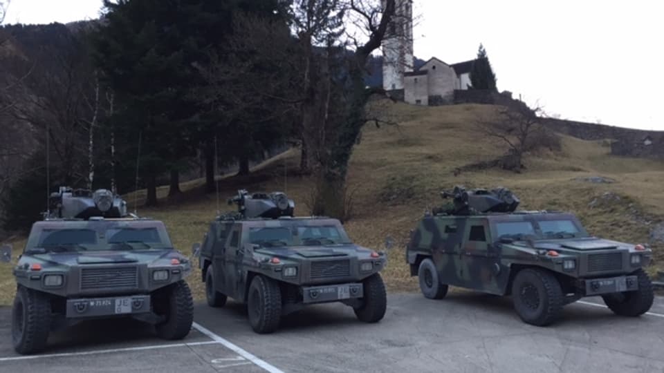 Waldbrände im Misox - Armee im Misox nun auch am Boden im Einsatz ...
