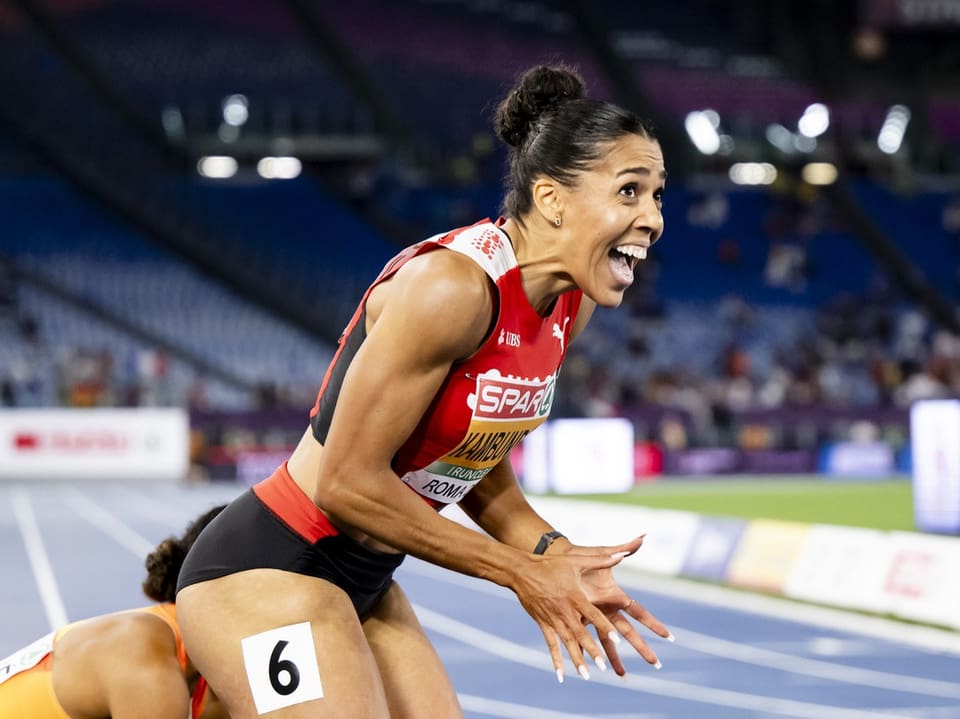 Nach dem Gold-Coup über 200 m - Grosse Freude bei Kambundji – und schon ...