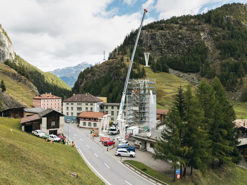3D-gedruckter Turm in Mulegns: Herausforderungen und Eröffnung - News - SRF