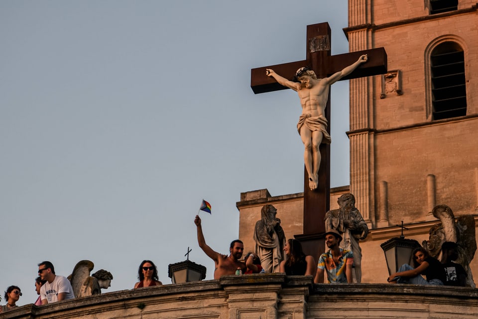 Queer und Religiös - Lil Nas X am Jesus-Kreuz - Radio SRF 3 - SRF