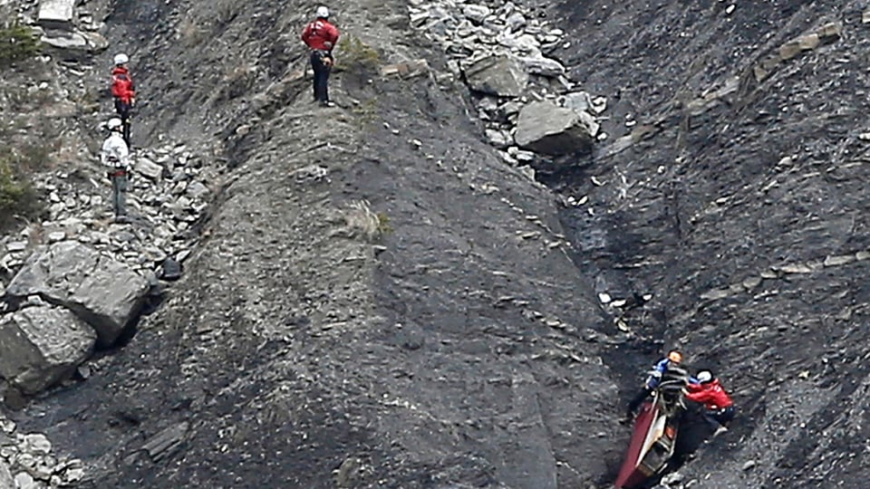 International - Erste Leichen geborgen - News - SRF