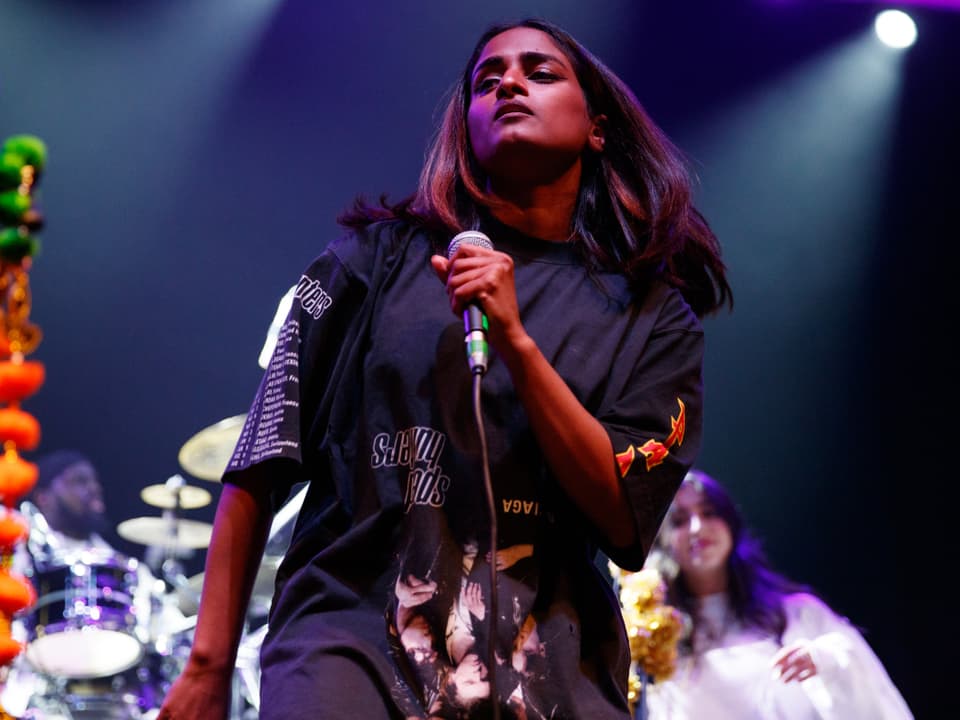 Priya Ragu: Eine Schweizer Künstlerin erobert die Welt-Charts - News - SRF