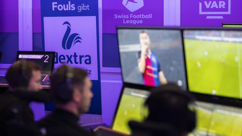 Videobeweis im Fussball - Eine Freiburger Firma hat einen «VAR light ...